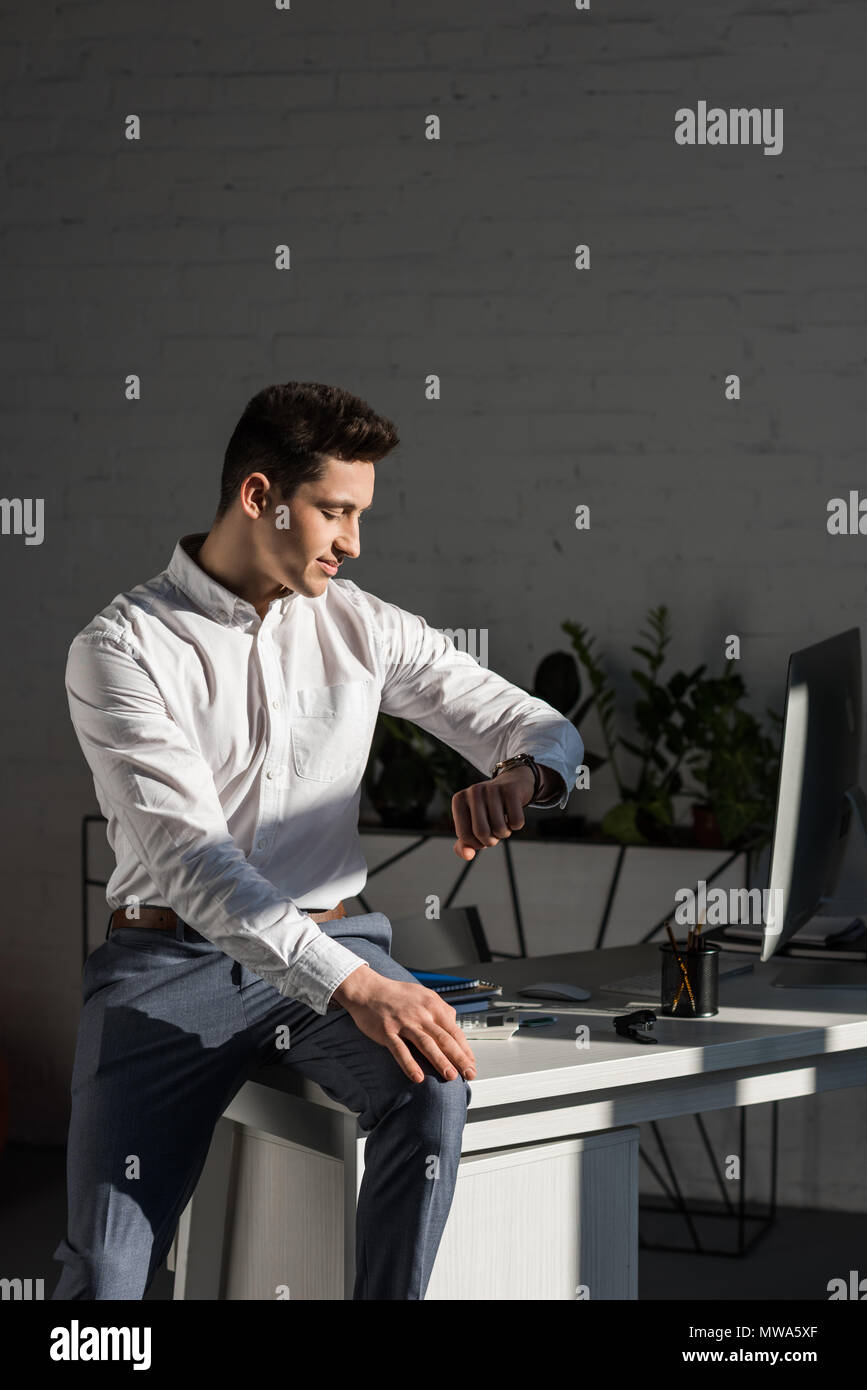 Businessman desk looking watch hi-res stock photography and images - Alamy