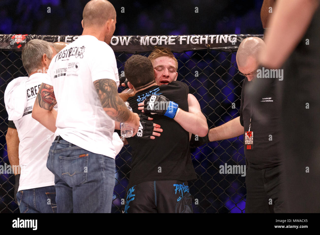 Mma hugging hi-res stock photography and images - Alamy