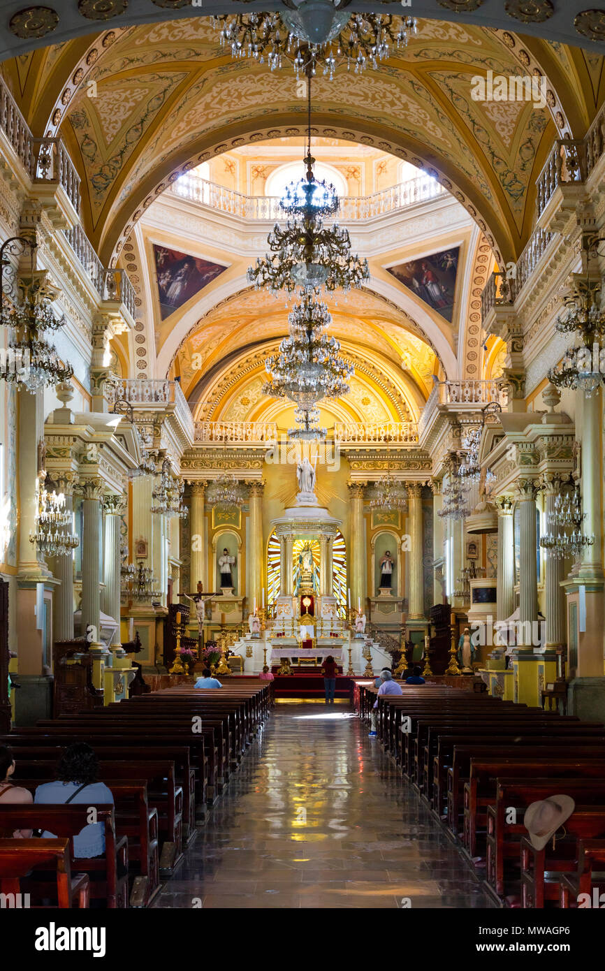 Catholic church interior hi-res stock photography and images - Alamy