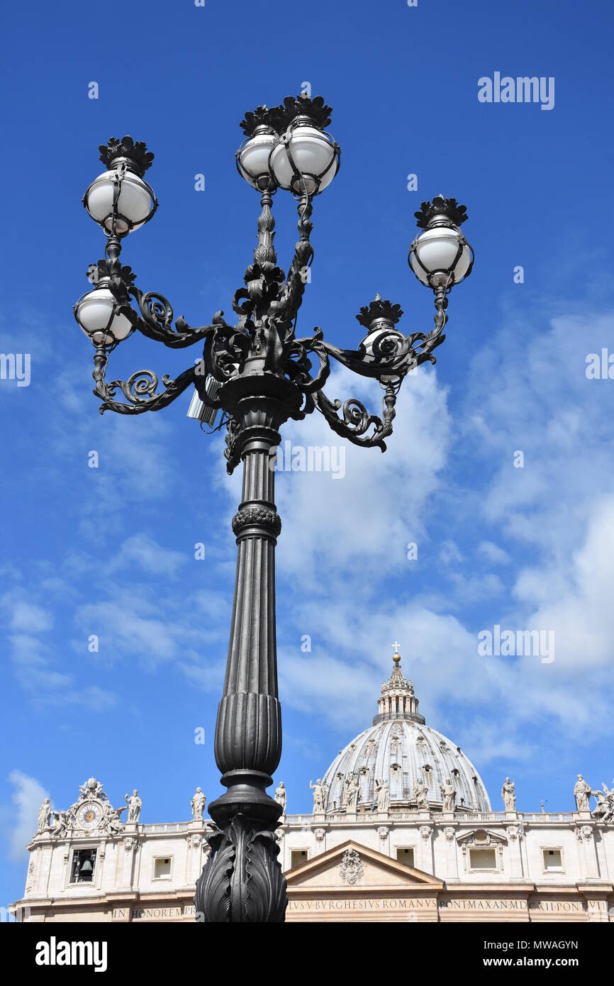 Rome. Large lamp post in St. Peter's Square Stock Photo - Alamy