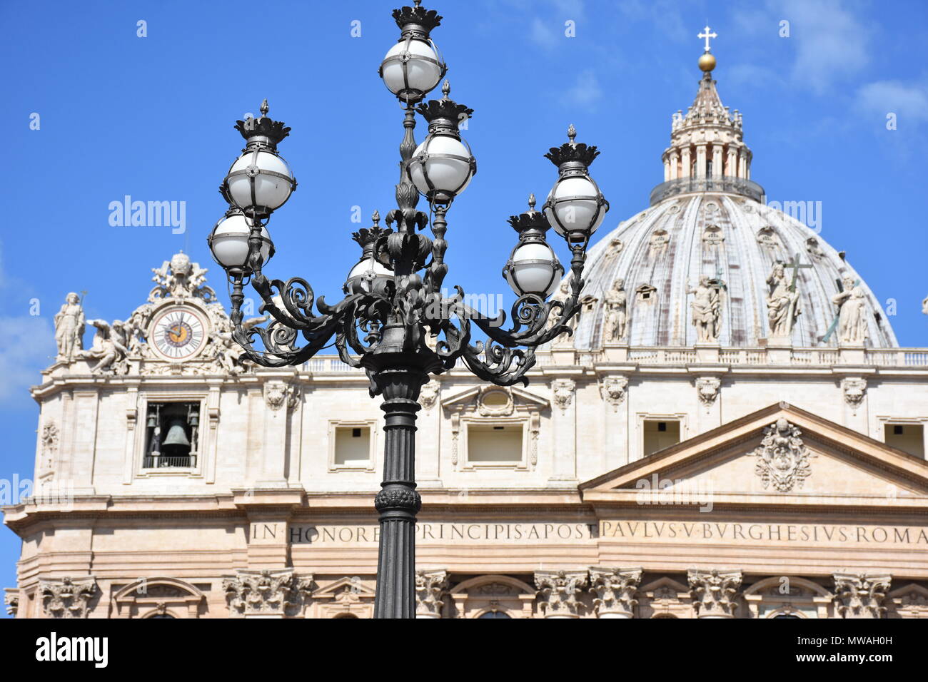Rome. Large lamp post in St. Peter's Square Stock Photo - Alamy