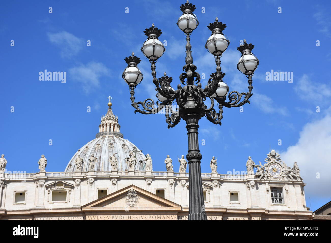Rome. Large lamp post in St. Peter's Square Stock Photo - Alamy
