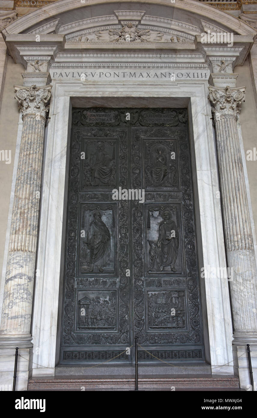 Filarete door san pietro hi-res stock photography and images - Alamy