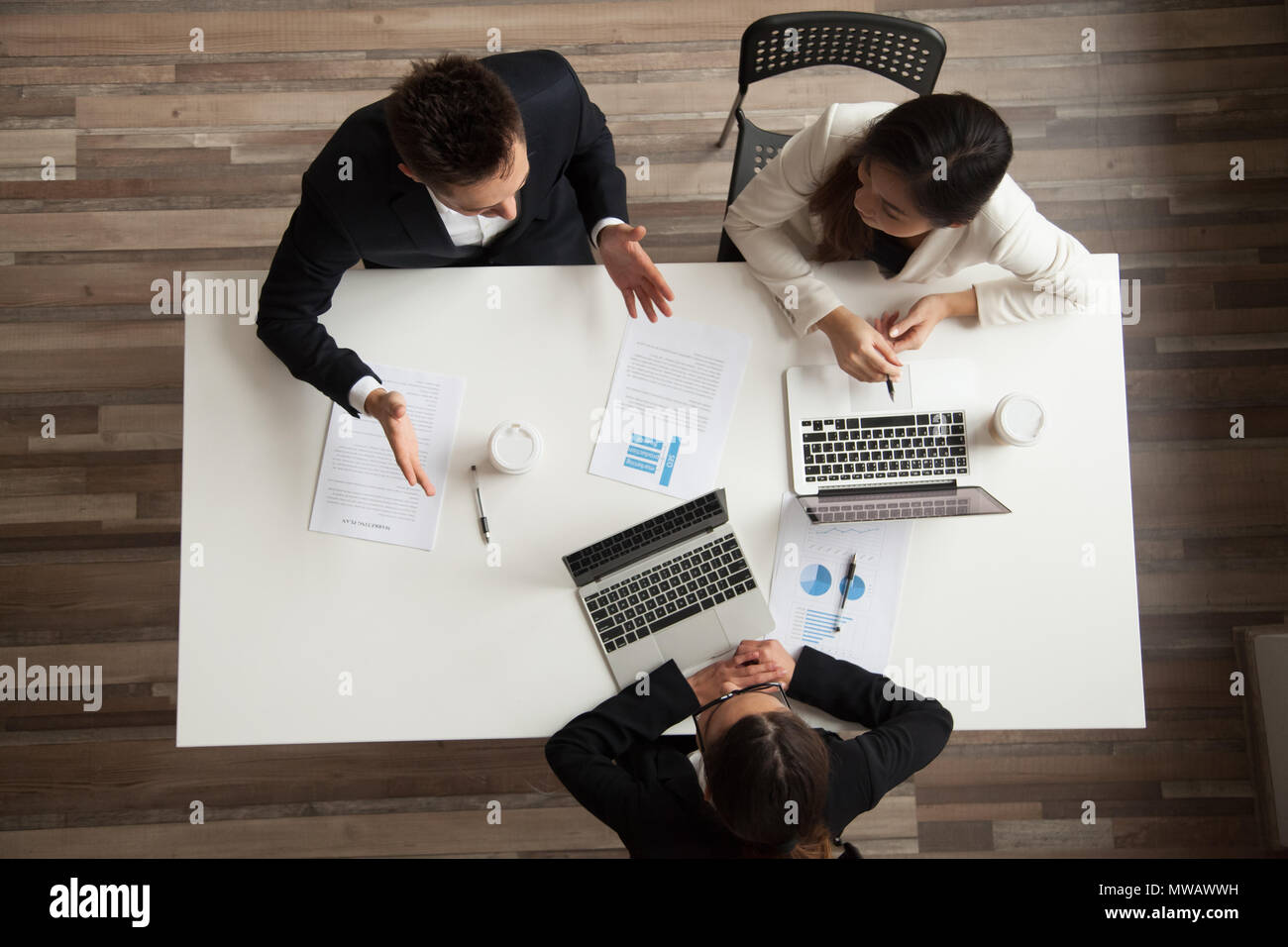 Team business talking computer hi-res stock photography and images - Alamy