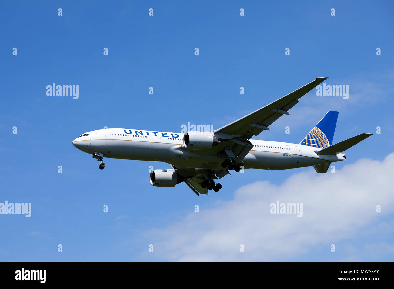 United Airlines Boeing 777-200, registration number N204UA, as it ...