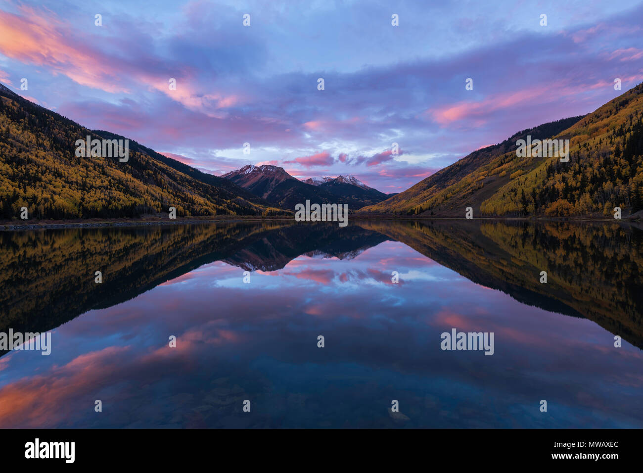 Crystal lake hi-res stock photography and images - Alamy