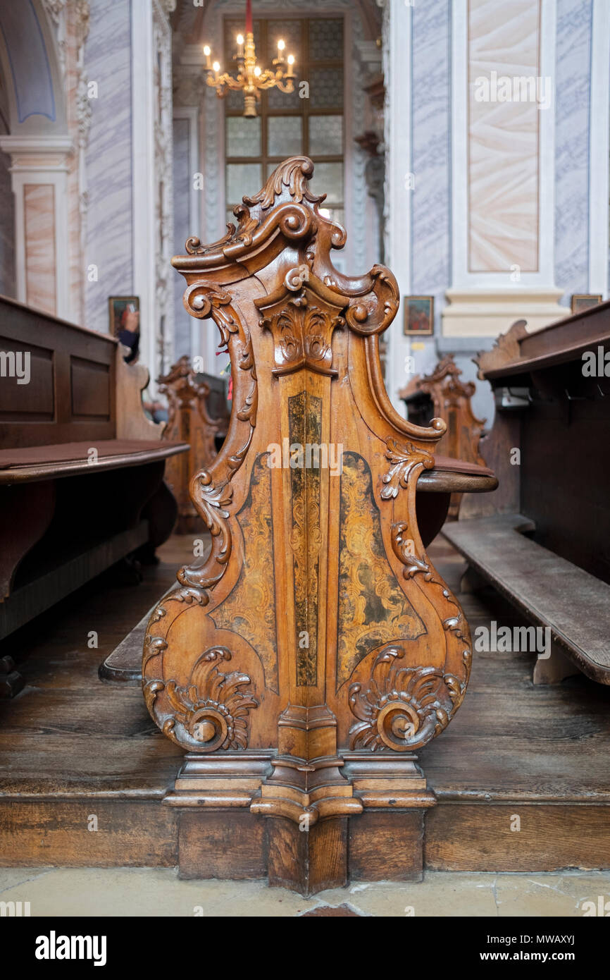 Carved wood pew hi-res stock photography and images - Alamy
