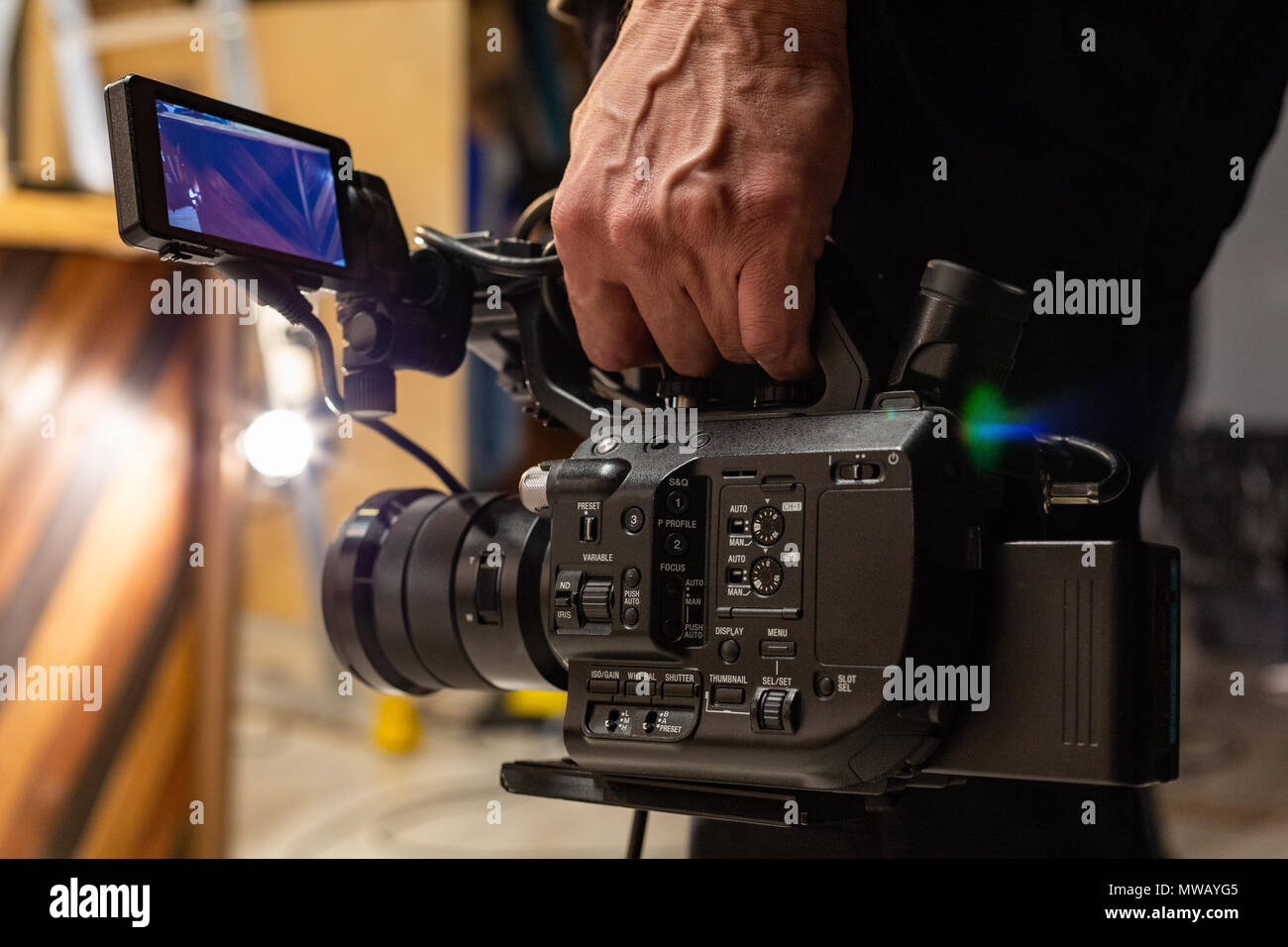 Man video camera hi-res stock photography and images - Alamy