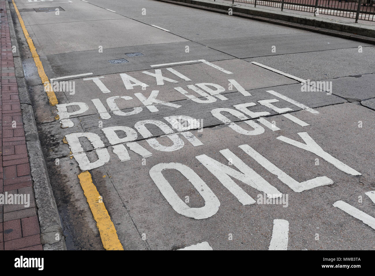 Taxi Pick Up and Drop Off Only Zone Stock Photo - Alamy
