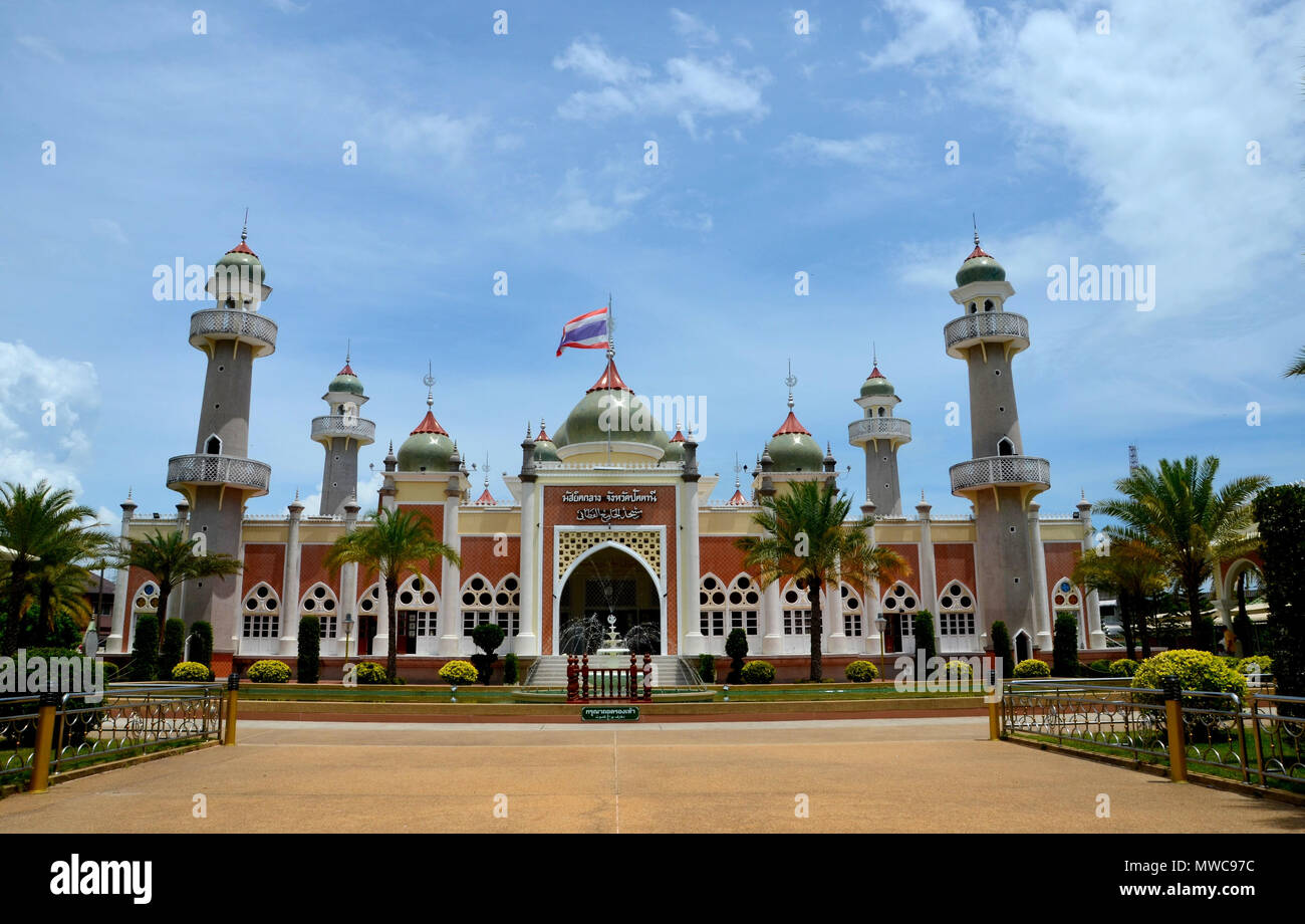 Pattani central mosque with pond and minarets and Thai flag Thailand ...