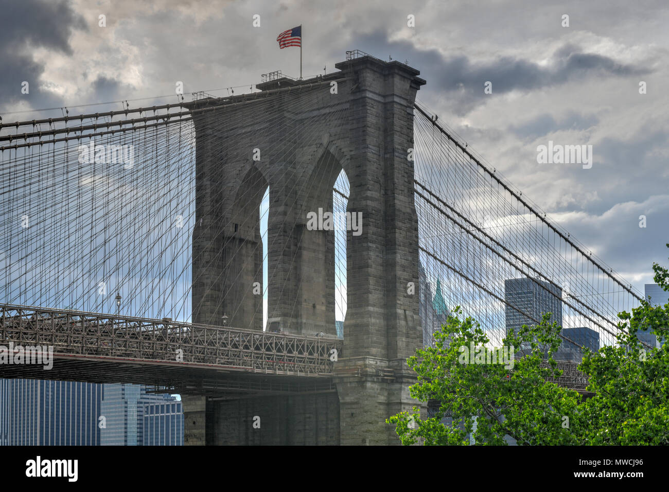 Gothic arches of the Brooklyn Bridge from Brooklyn Bridge Park Stock ...