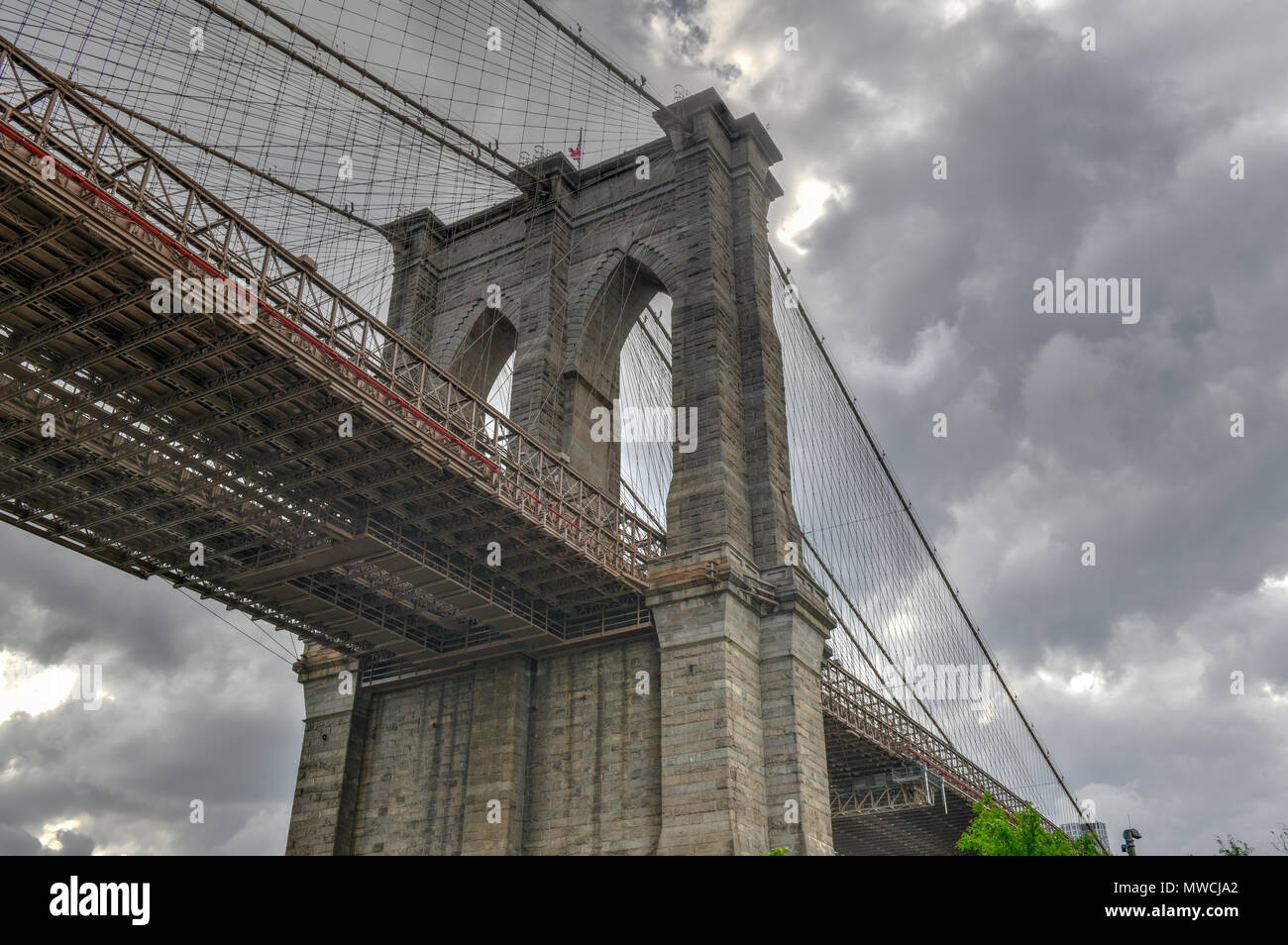 Gothic arches of the Brooklyn Bridge from Brooklyn Bridge Park Stock ...