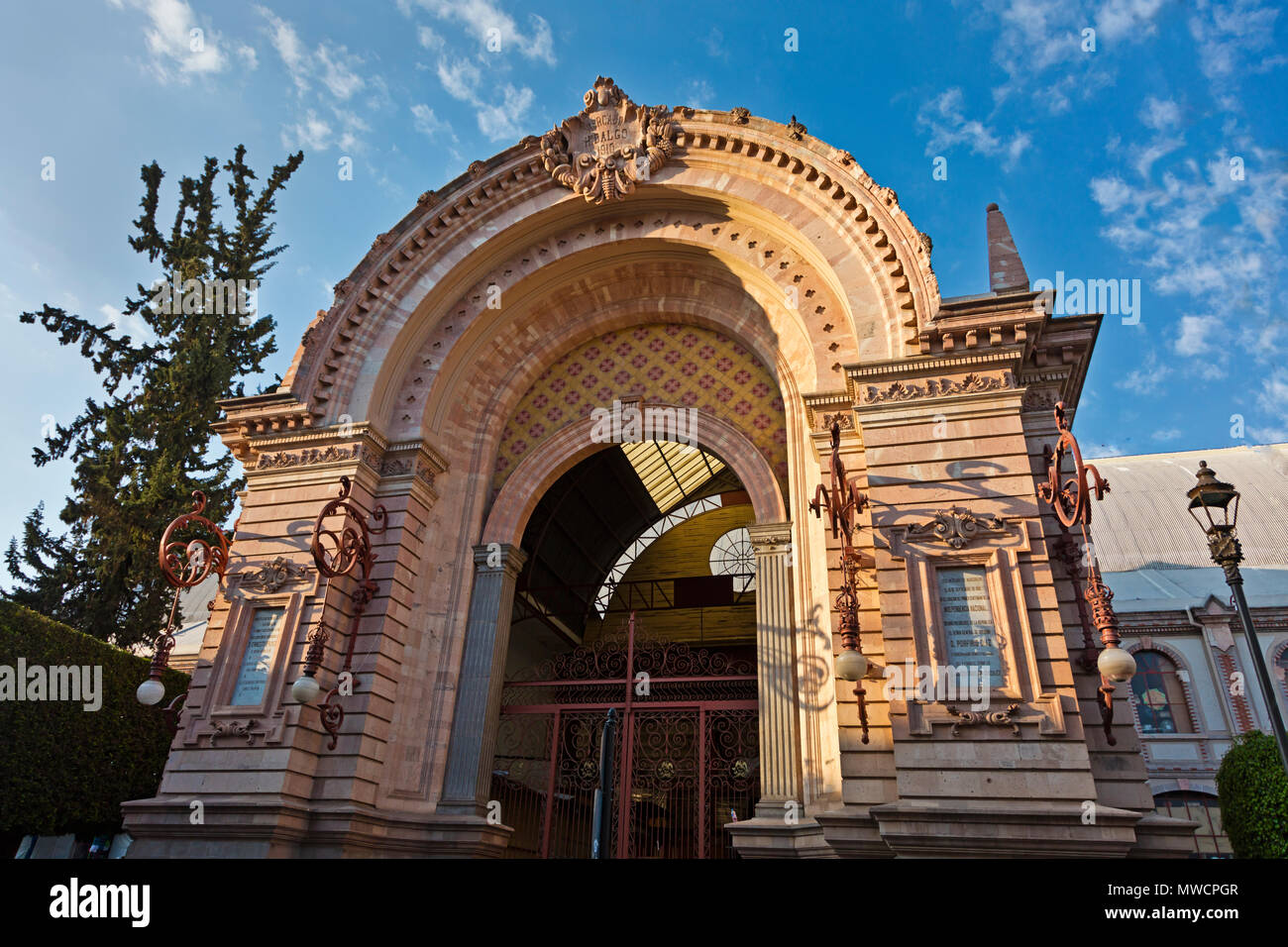 Entry to market hi-res stock photography and images - Alamy
