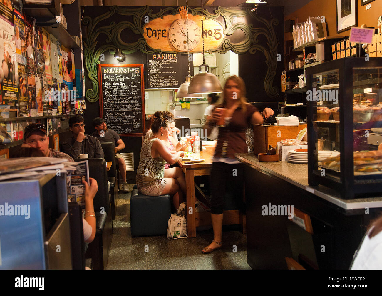 Eating out in restaurants hi-res stock photography and images - Alamy