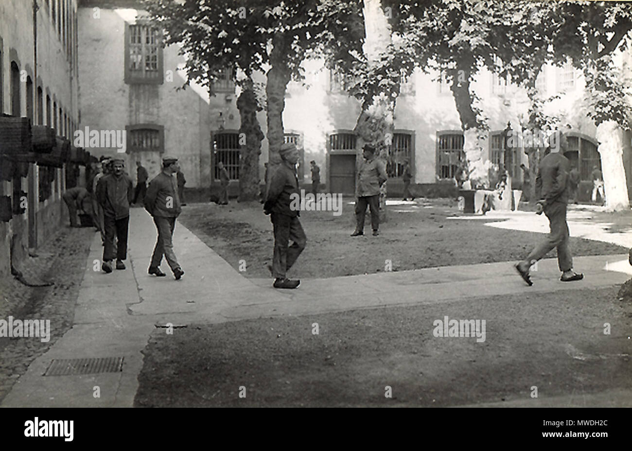 . Français : Prison Sainte-Marguerite de Strasbourg 1930. Promenades ...
