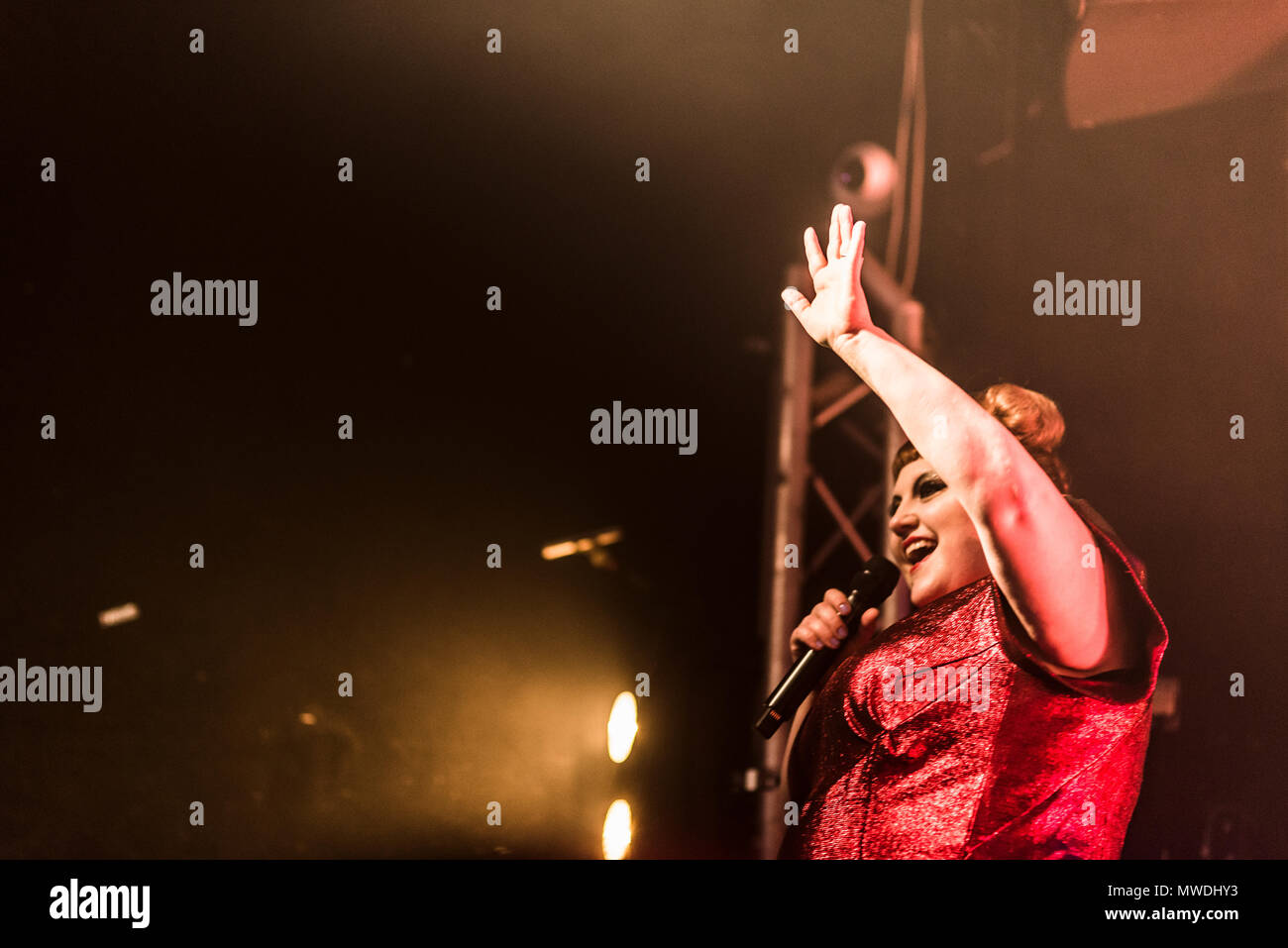 Gossip singer hi-res stock photography and images - Alamy