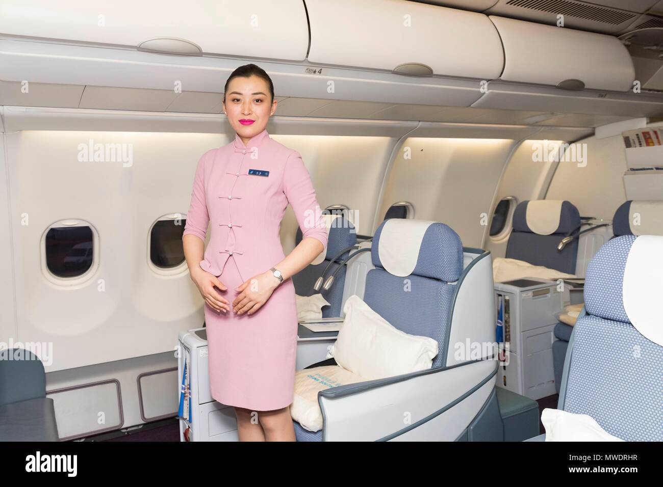 China Airlines Stewardess High Resolution Stock Photography and Images ...