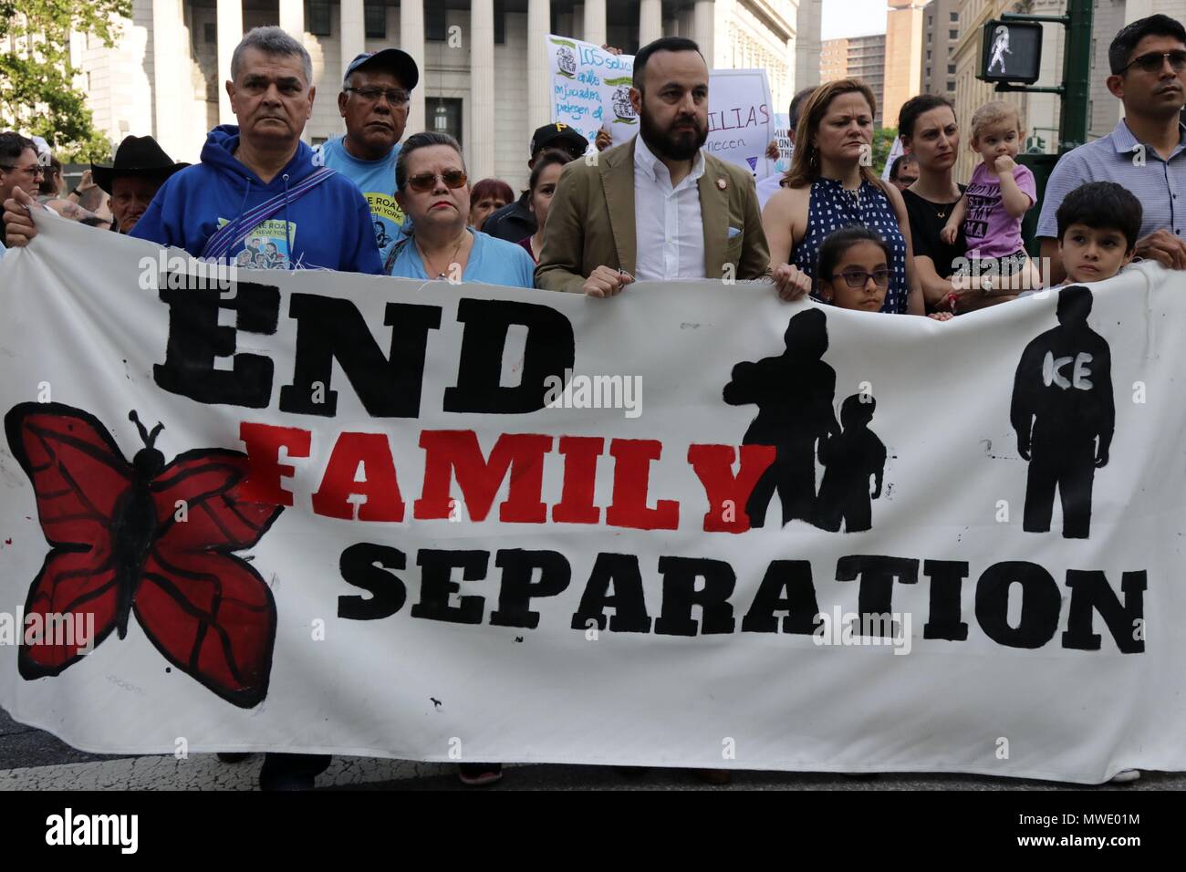 Mexican border family separation hi-res stock photography and images ...