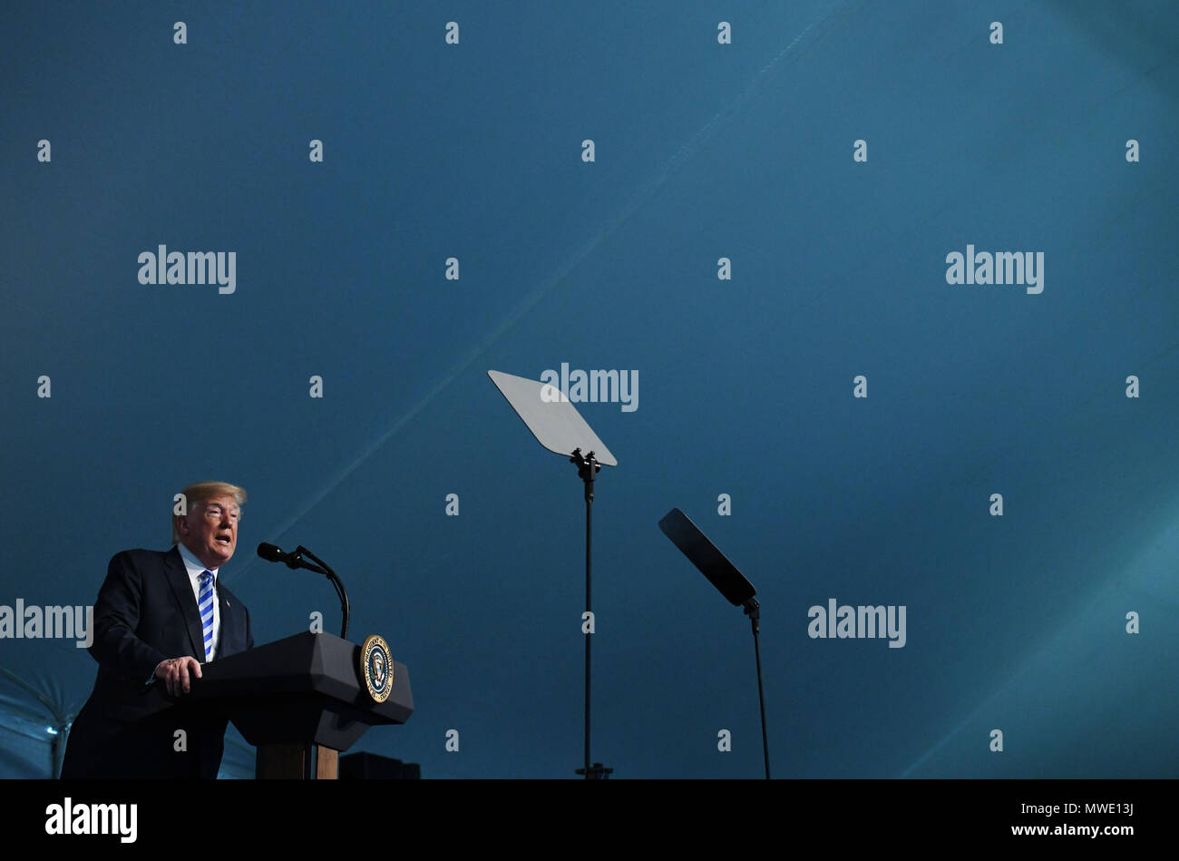 Change command ceremony 1st hi-res stock photography and images - Alamy