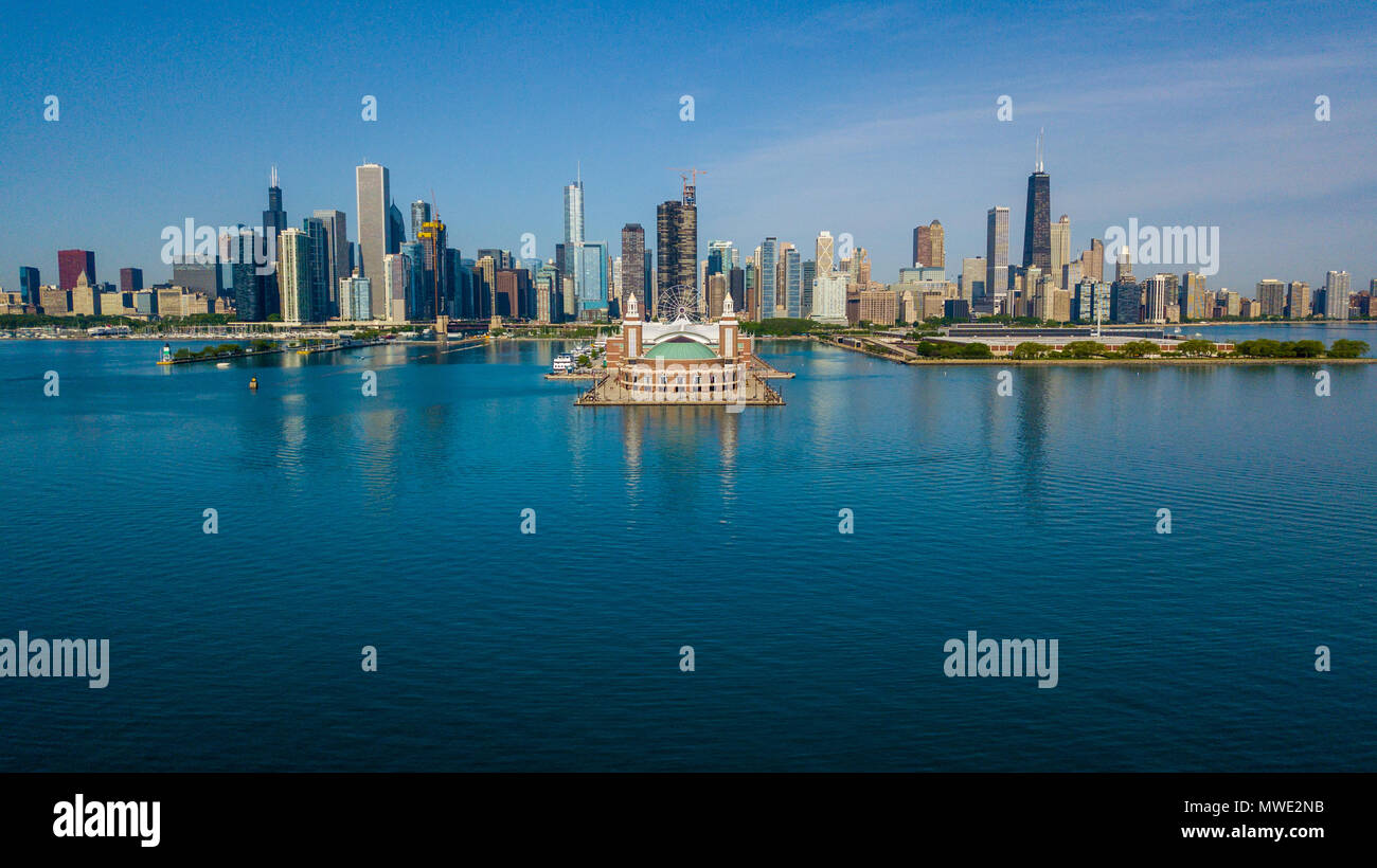 Chicago navy pier skyline hi-res stock photography and images - Alamy