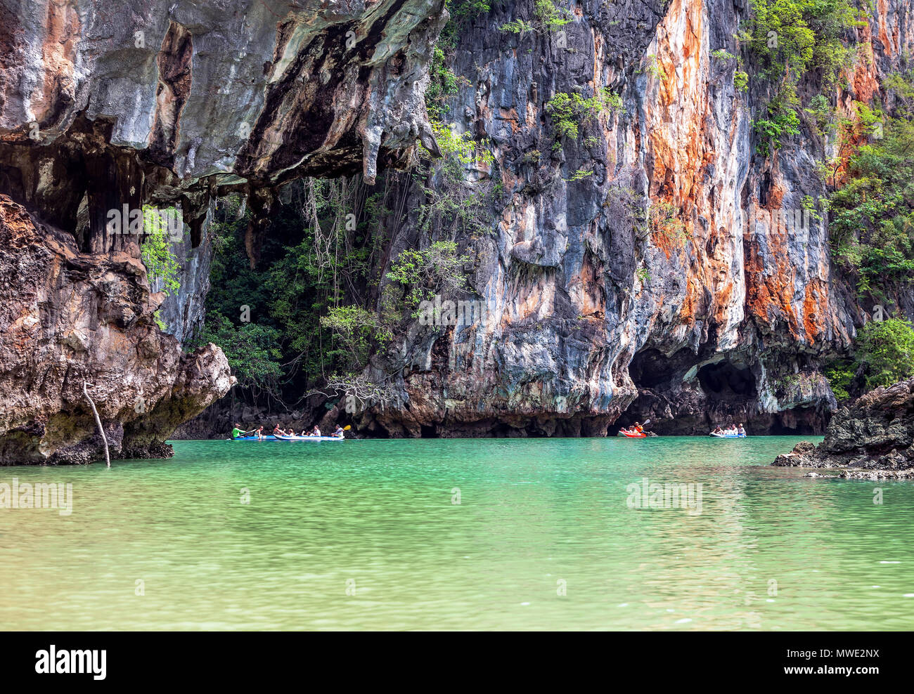 Cliffs overhanging the sea hi-res stock photography and images - Alamy