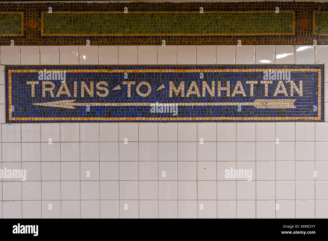 Subway pillar tile hi-res stock photography and images - Alamy