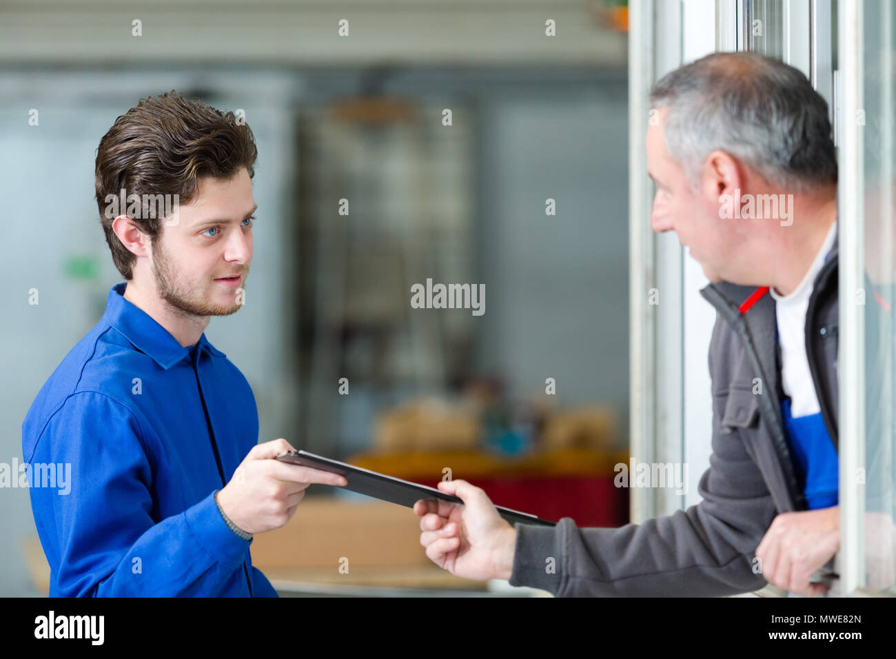 Teamwork carpenter apprentice hi-res stock photography and images - Alamy