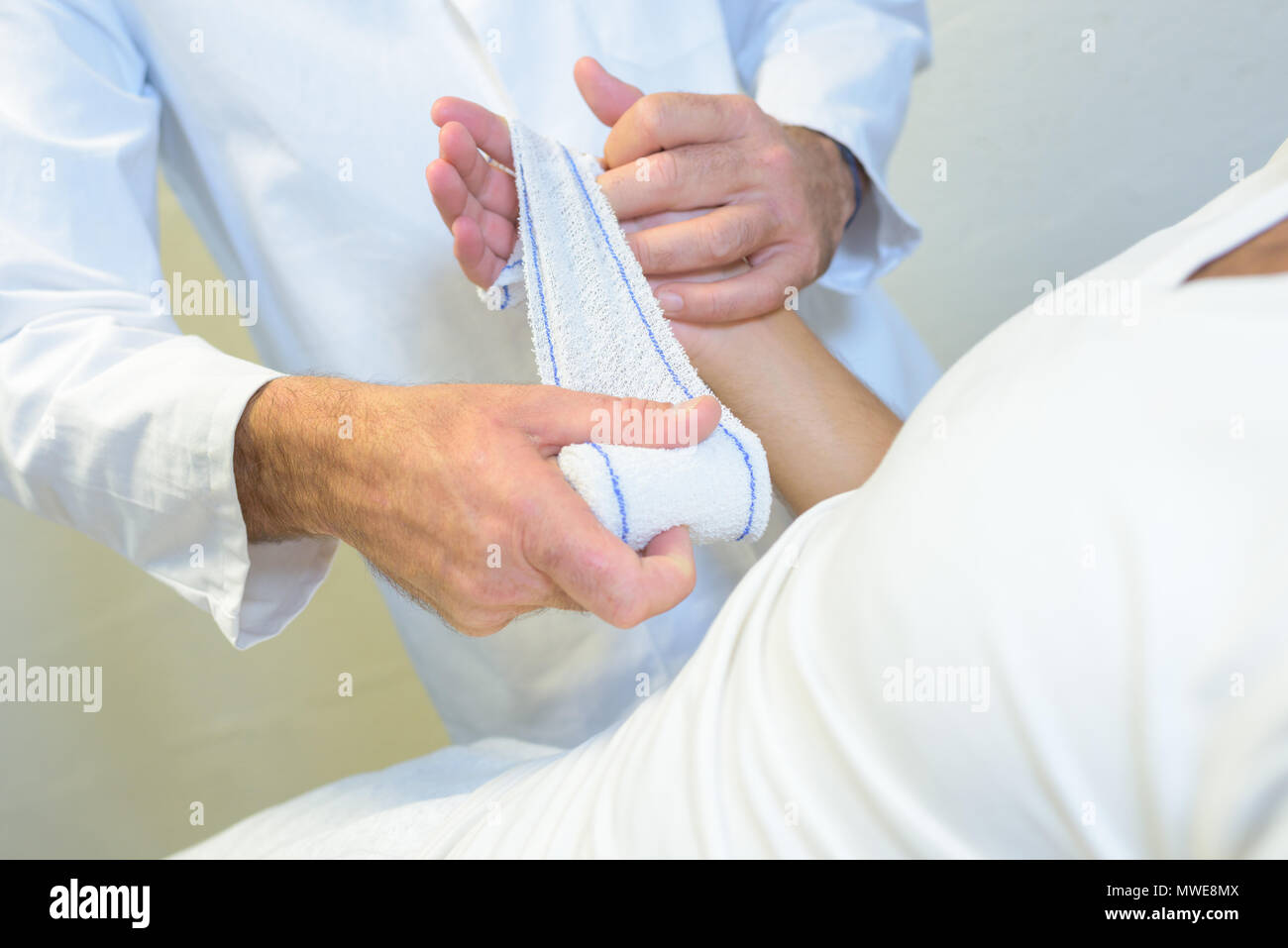 wrapping the hand Stock Photo - Alamy