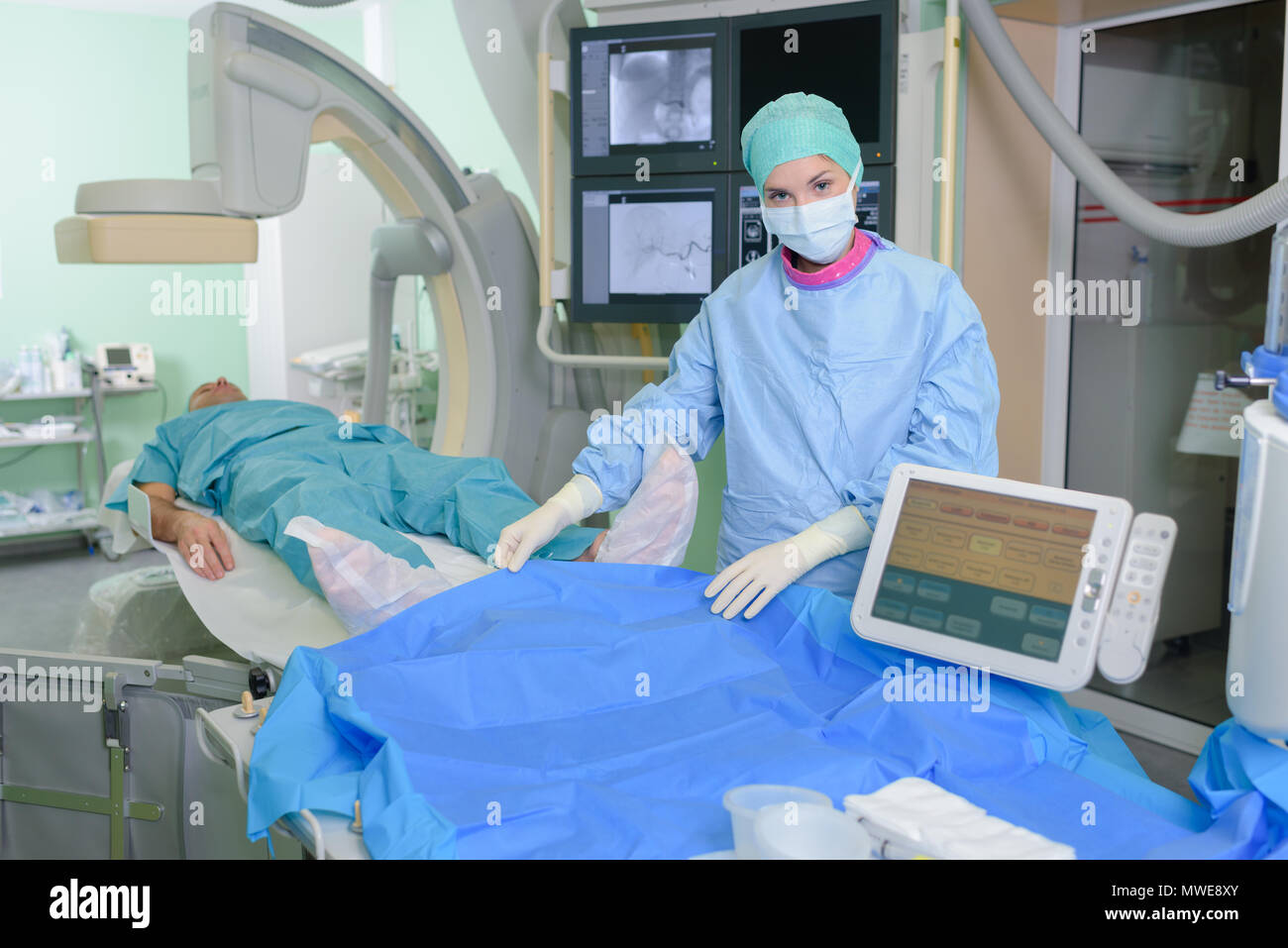 Nurse in scrubs with patient under scanner Stock Photo - Alamy