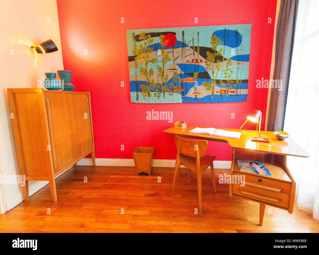Office work 1950s hi-res stock photography and images - Alamy