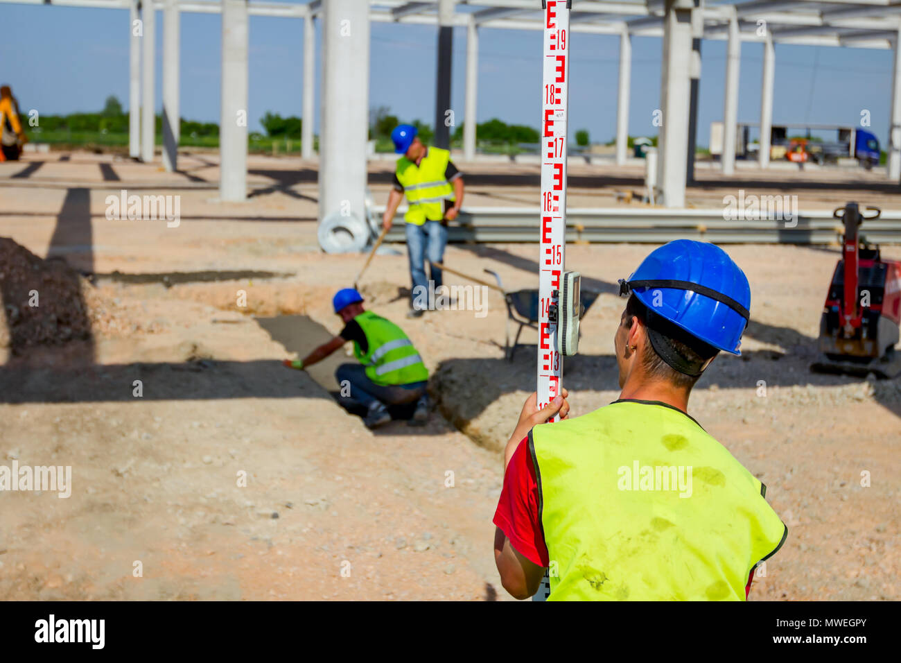 Leveling rod hi-res stock photography and images - Alamy