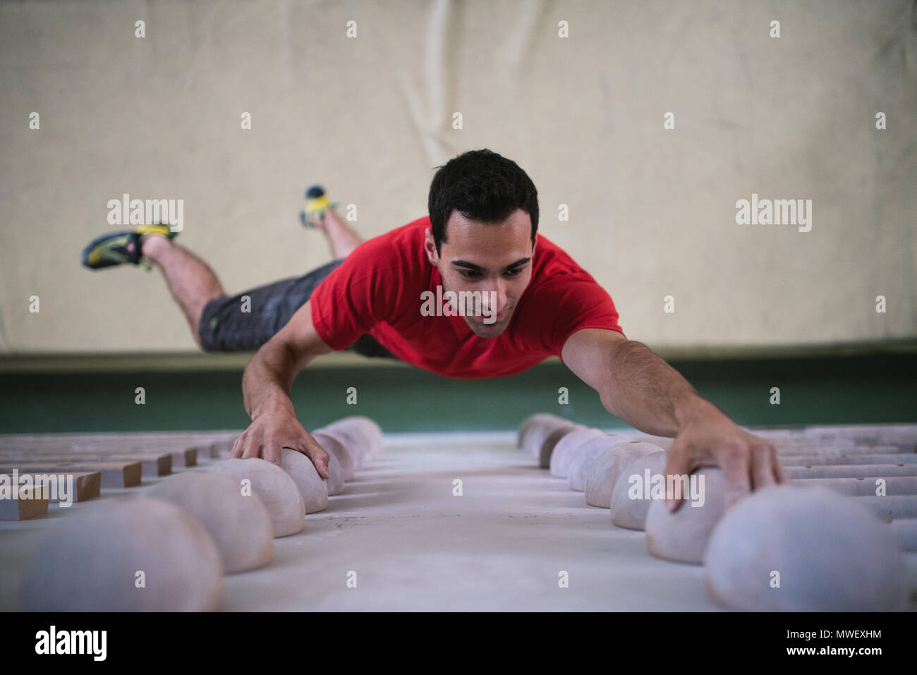 Athletic man, strenght training hi-res stock photography and images - Alamy
