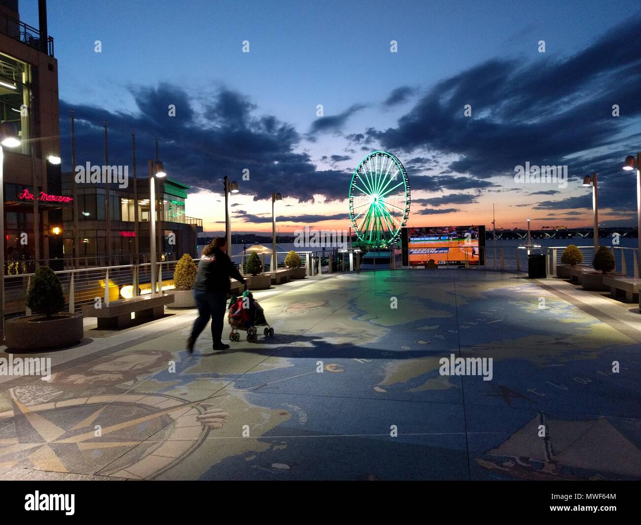 Washington, DC Eye Ferris Wheel and surroundings at night Stock Photo ...