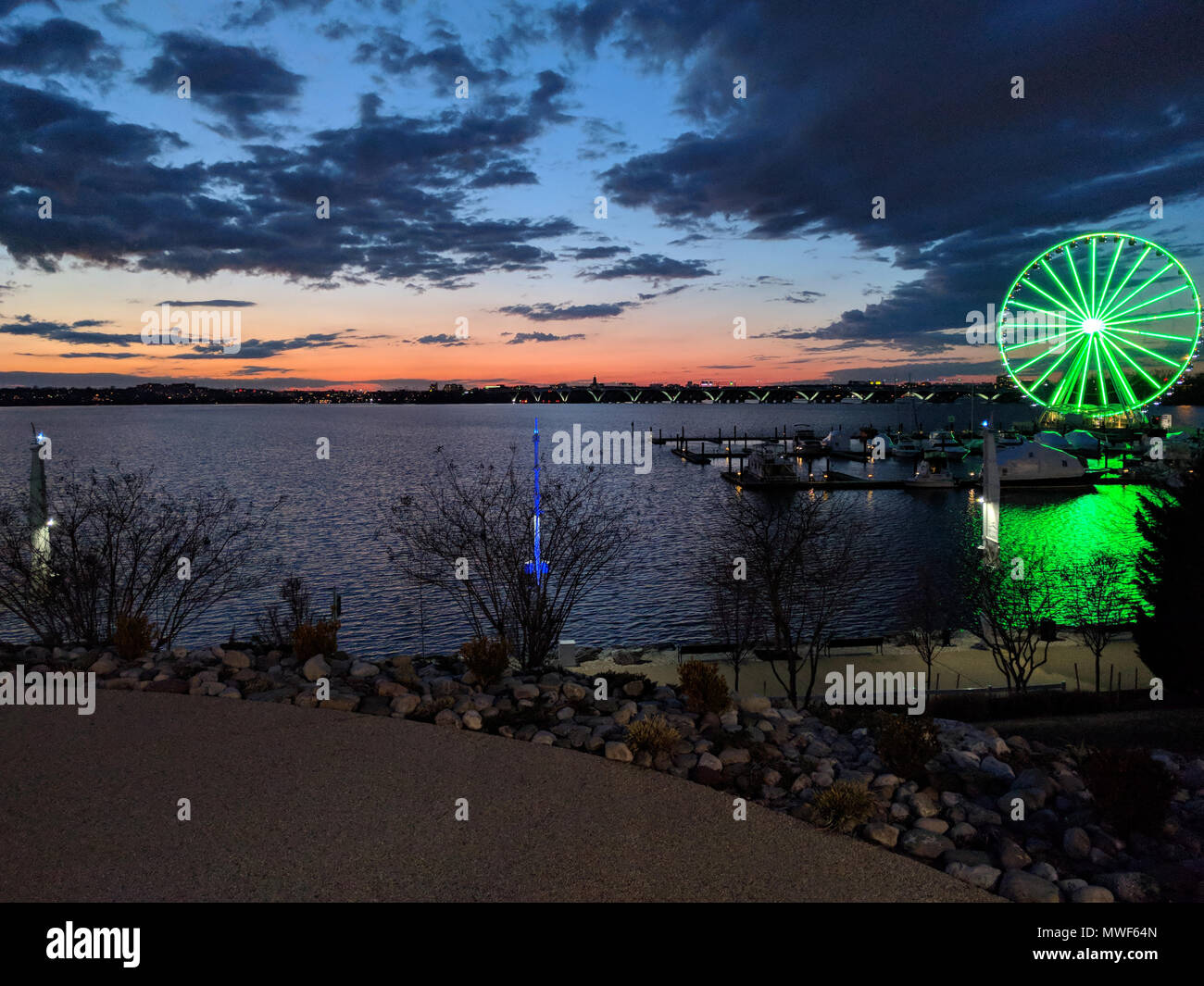 Washington dc national harbor wheel hi-res stock photography and images ...