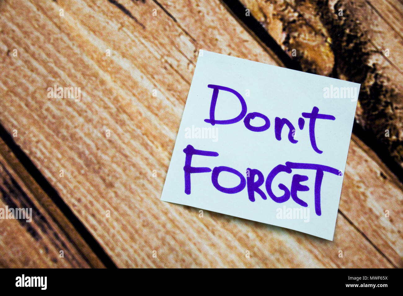 Dont forget written on yellow post it note hi-res stock photography and ...