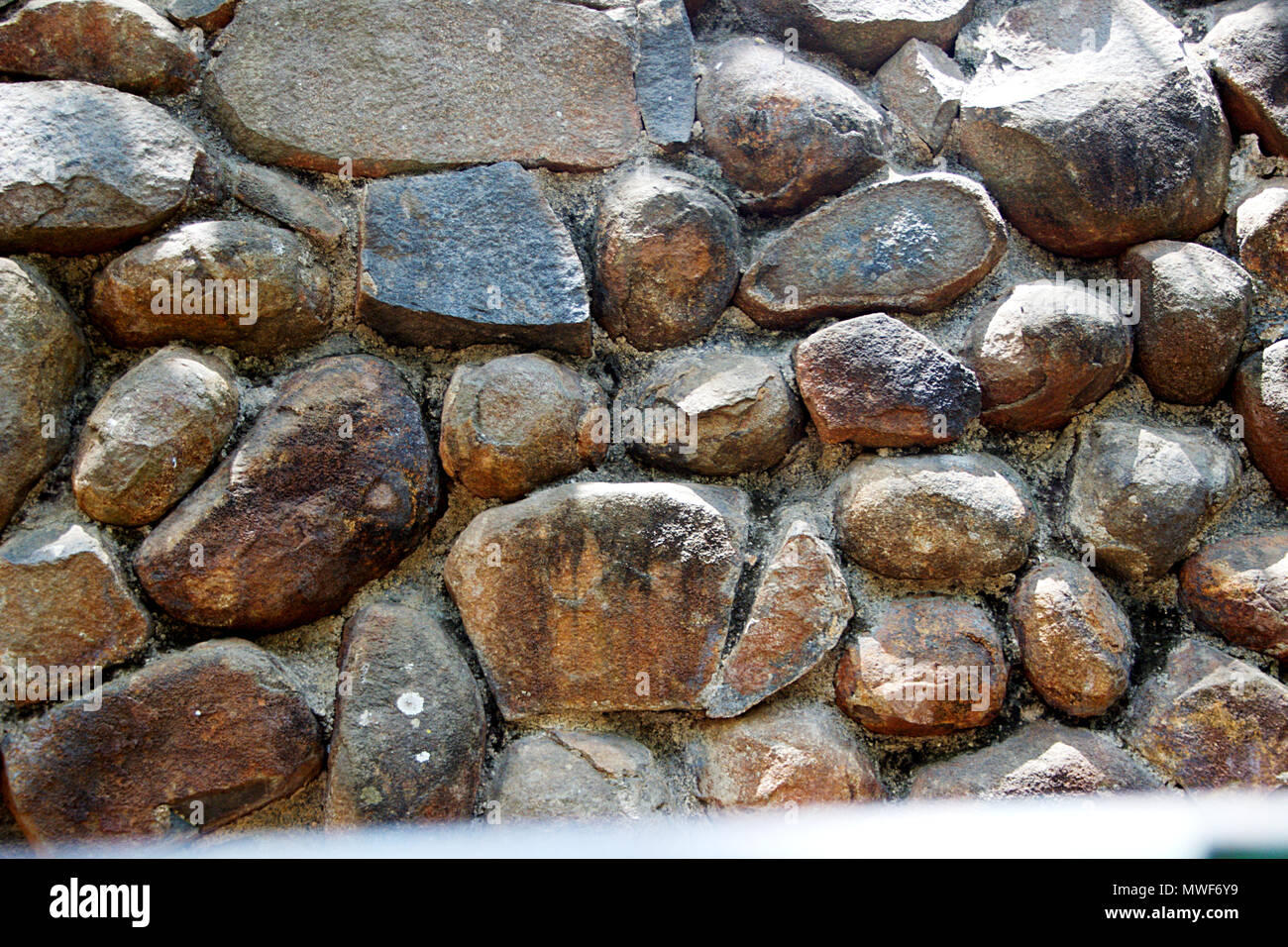 Wall embedded with stone pebbles of various sizes and shapes Stock ...