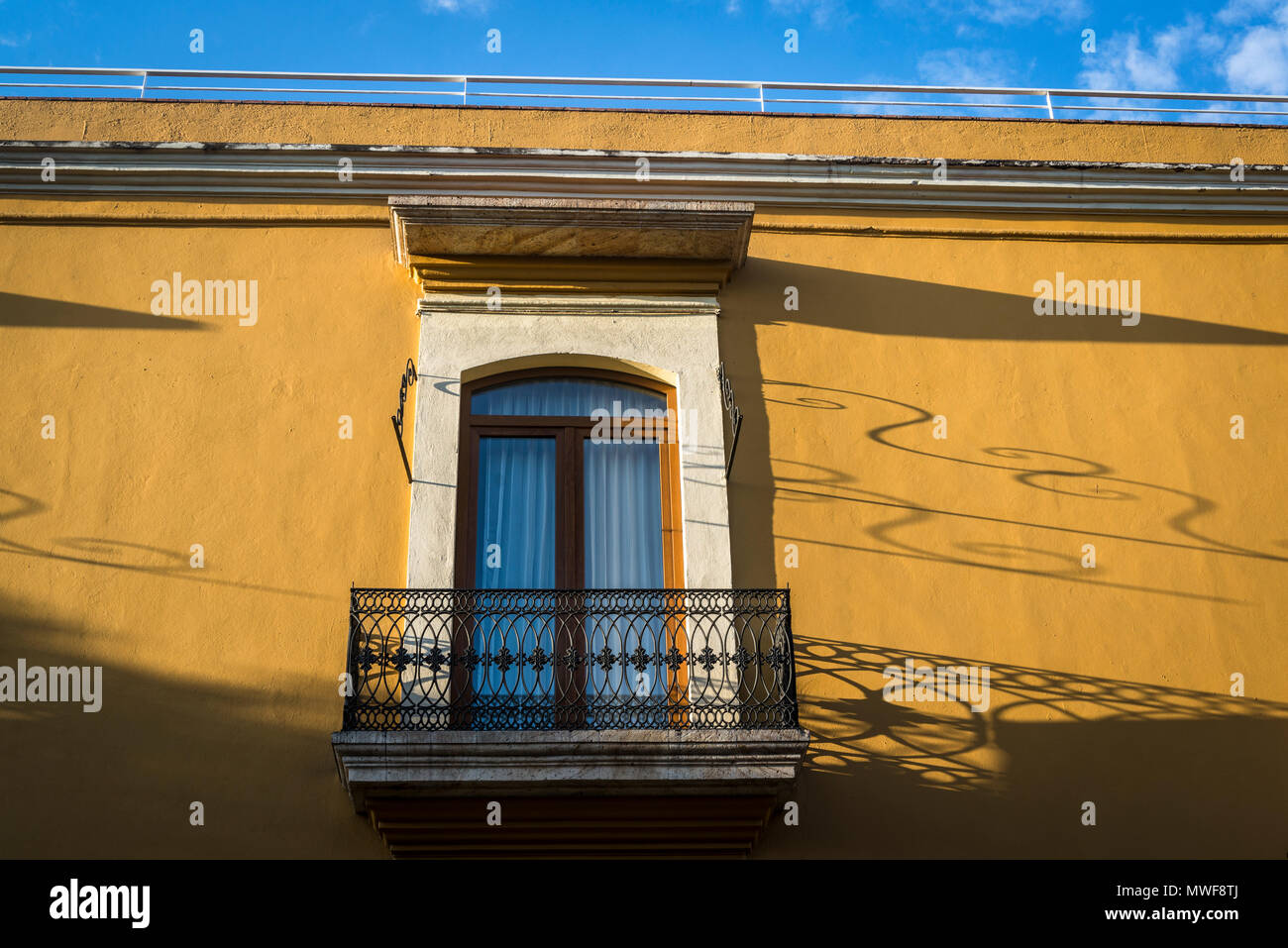 Colourful Mexican Balcony High Resolution Stock Photography and Images ...