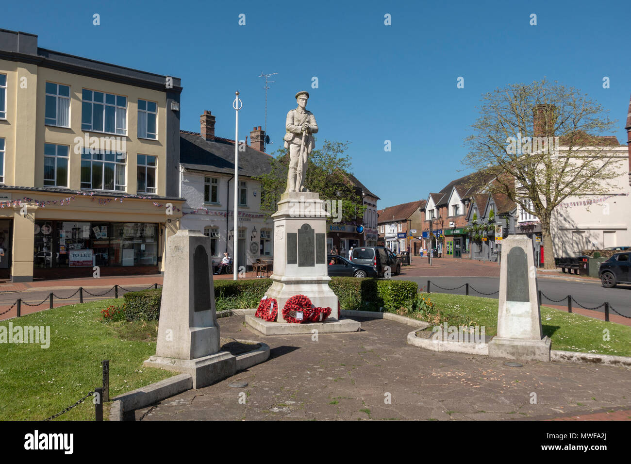 Chesham War Memorial, the Broadway, Chesham, Buckinghamshire, England ...