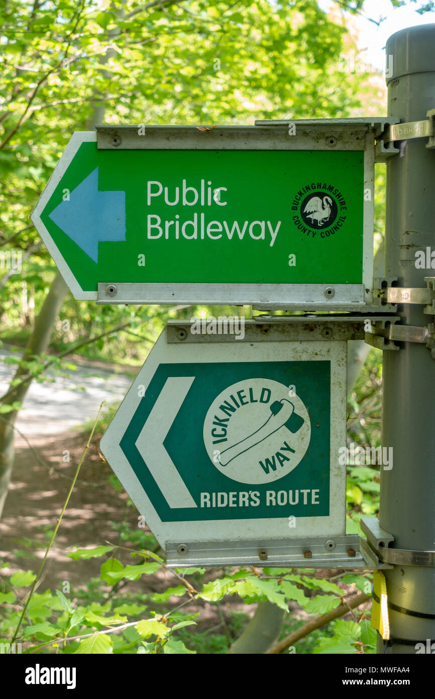 Horse bridleway sign uk hi-res stock photography and images - Alamy