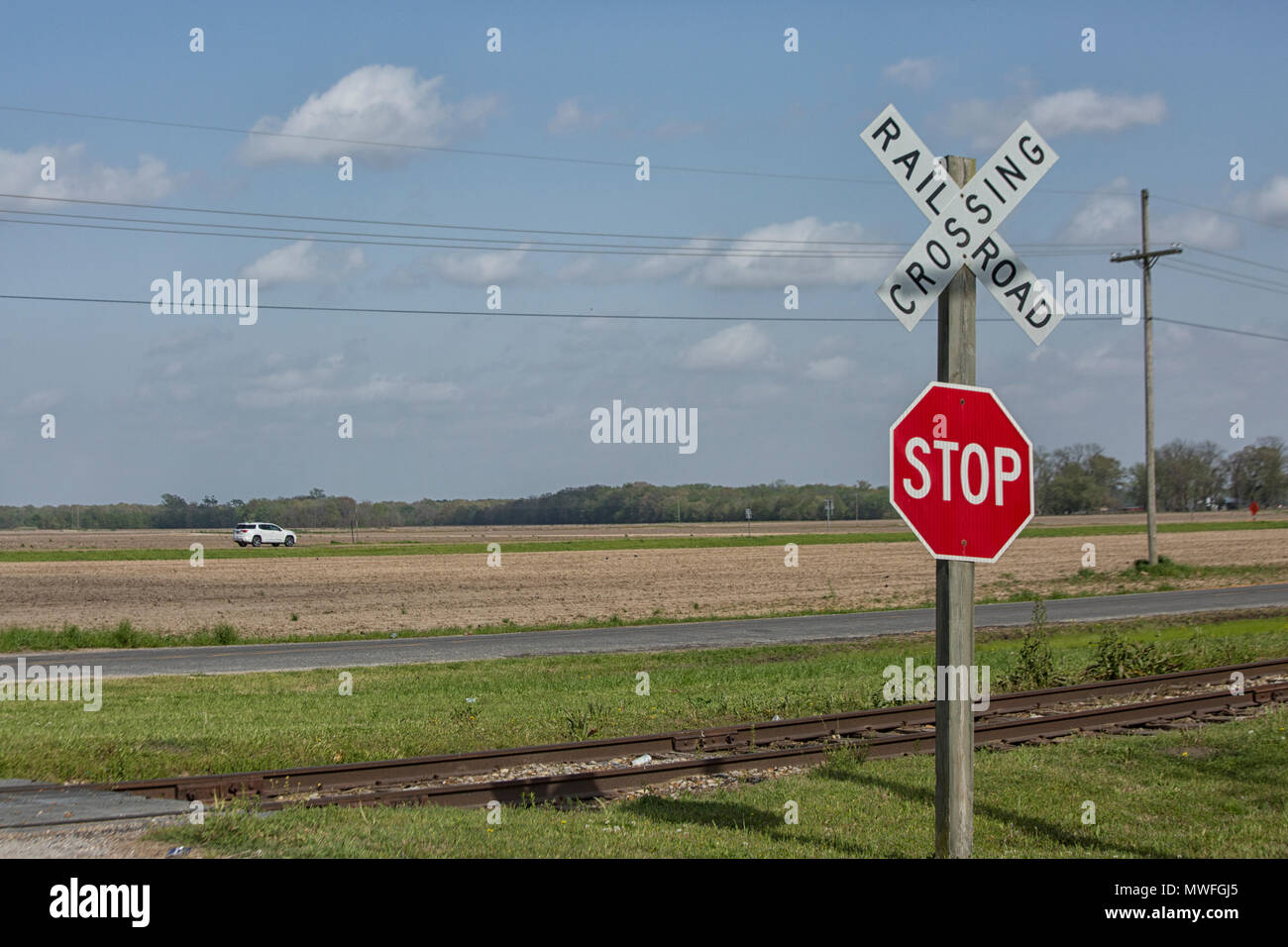 Crossing stop signs railroad crossing hi-res stock photography and ...