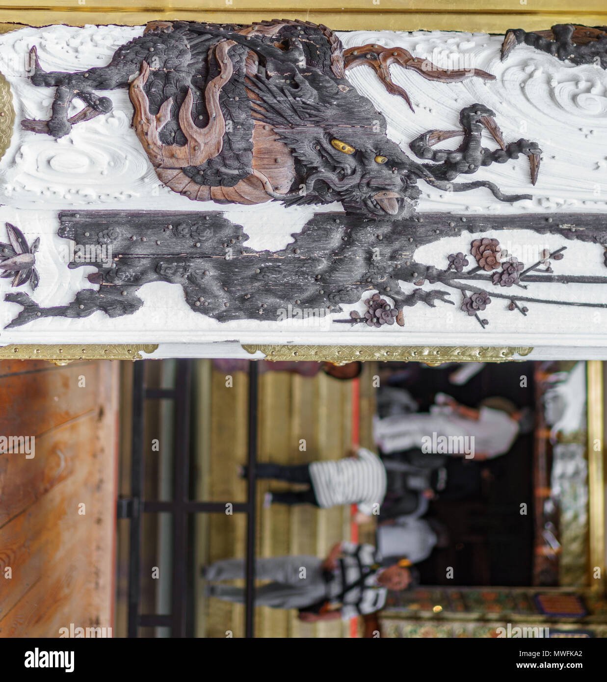 Japanese temple entrance with dragon Stock Photo - Alamy