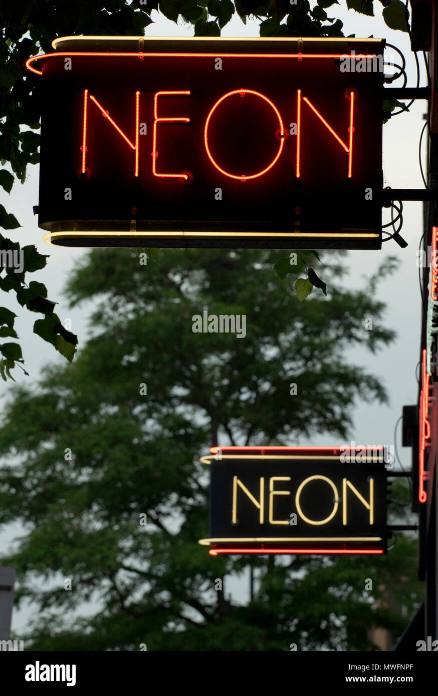 Neon sign lit hi-res stock photography and images - Alamy