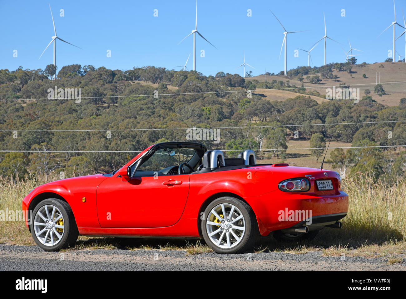 Mazda mx5 side view hi-res stock photography and images - Alamy