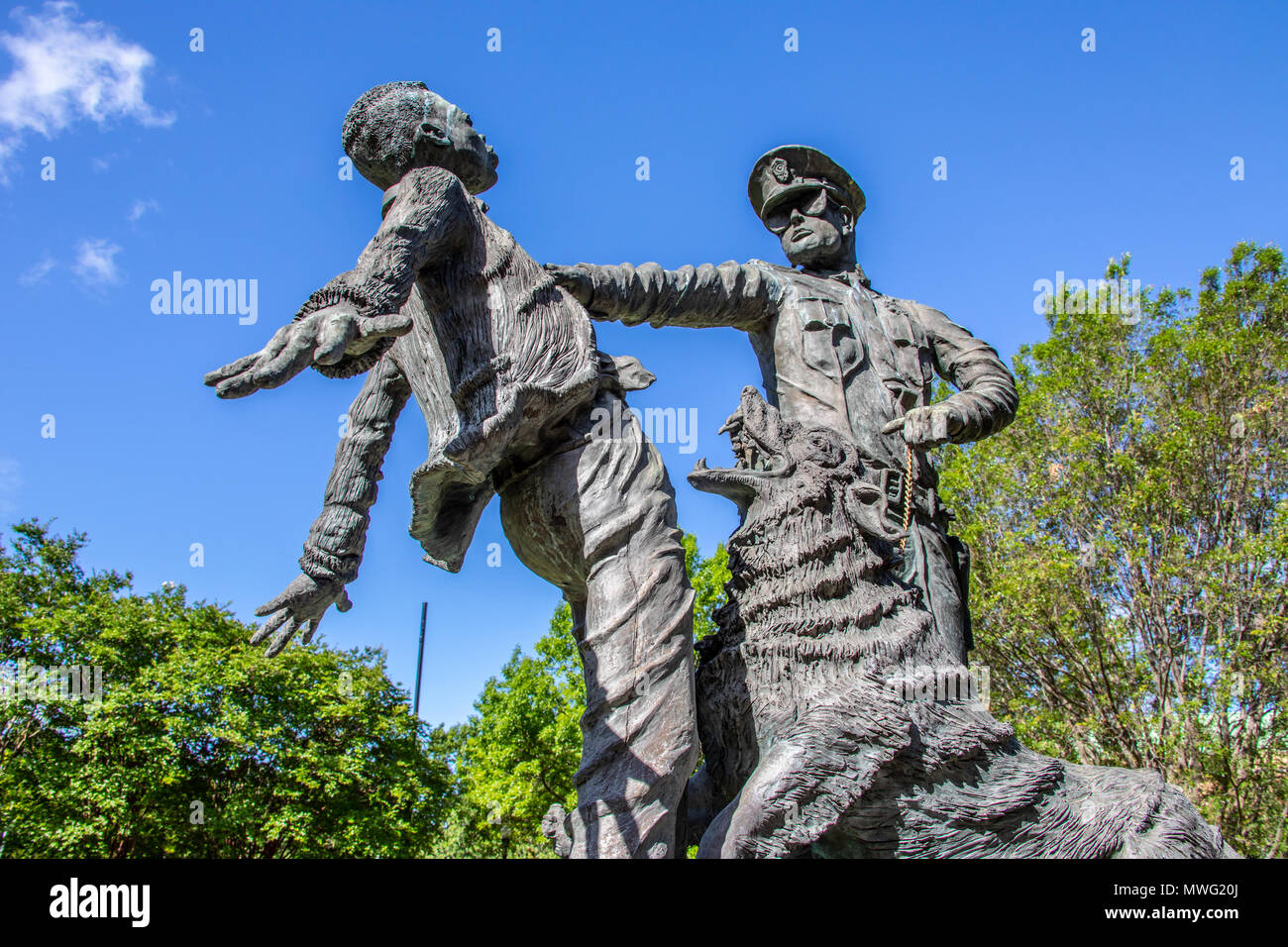 Police memorial statue hi-res stock photography and images - Alamy