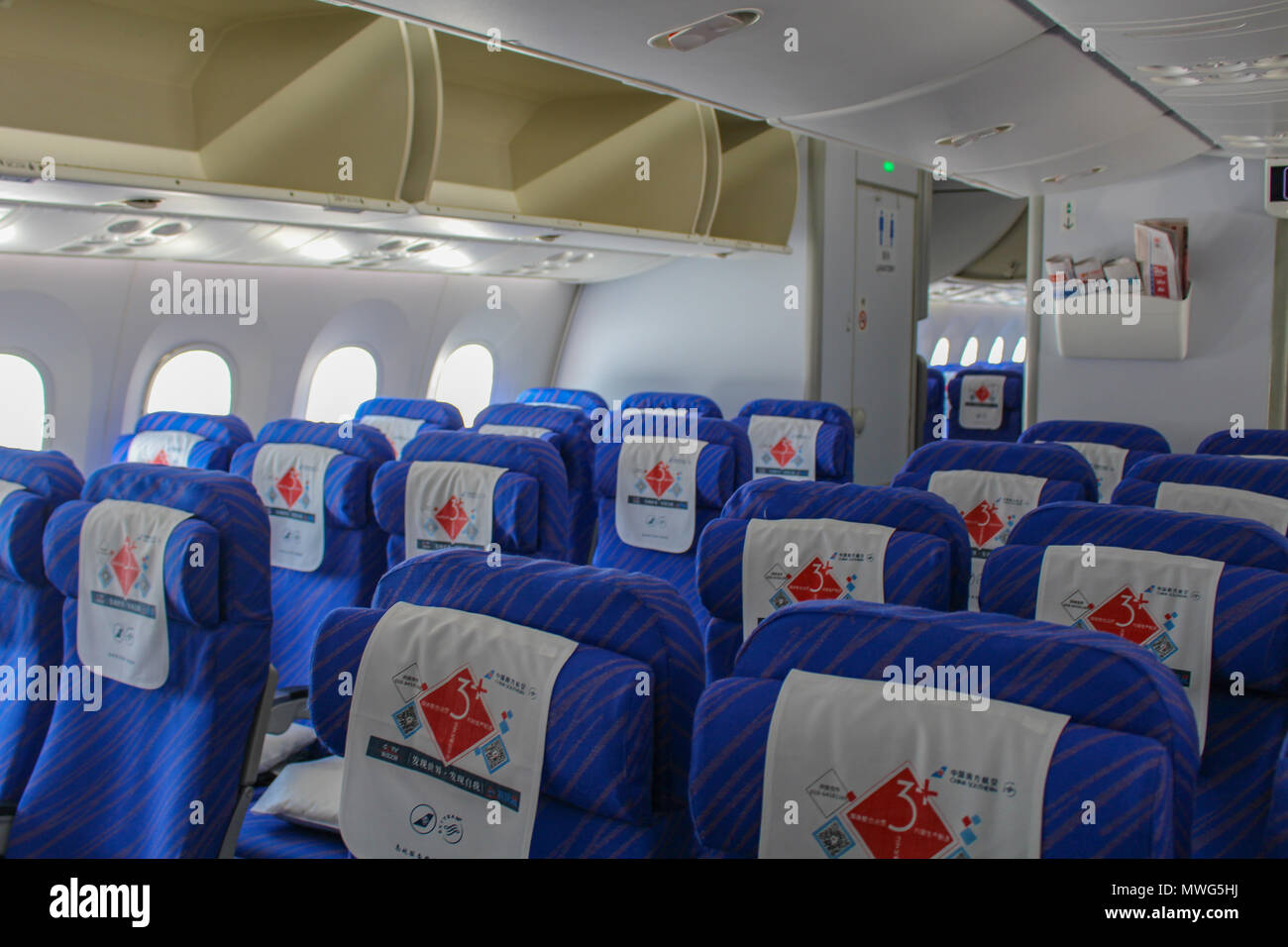Boeing 787 dreamliner interior hi-res stock photography and images - Alamy