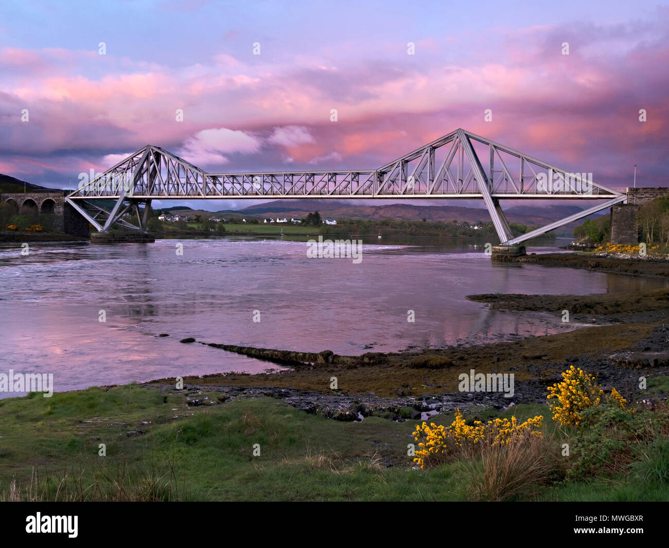 Falls lora connel bridge loch etive oban scotland scotland hi-res stock ...