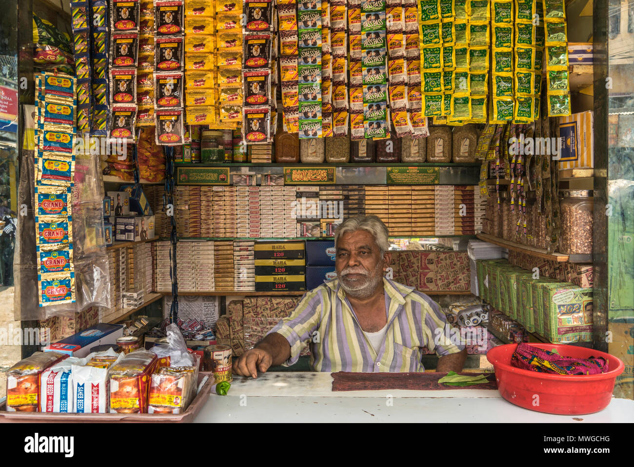 Pan Kiosk near the Qtub Tombs Stock Photo - Alamy