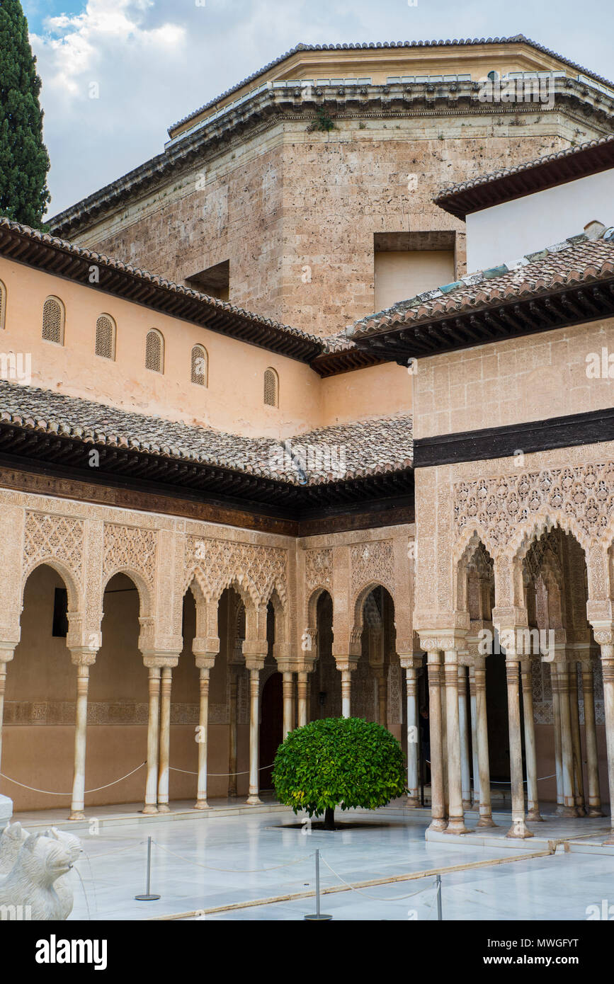 Patio de los Leones, Alhambra, Spain Stock Photo - Alamy
