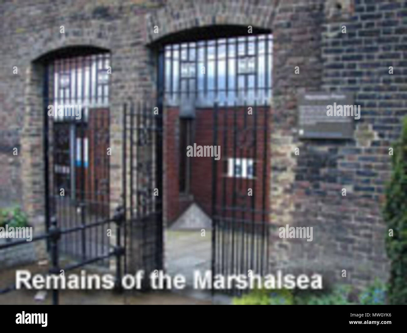 . English: Entrance to the Marshalsea prison in London. Français ...