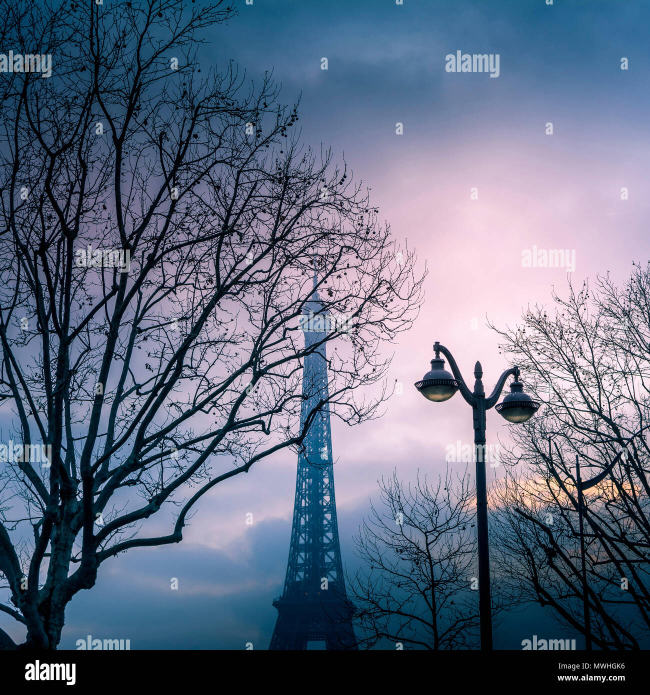 Eiffel tower sunset hi-res stock photography and images - Alamy